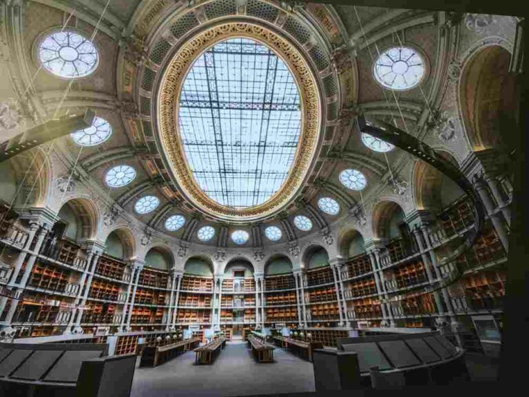 la salle ovale de la BNF >> Gratuit