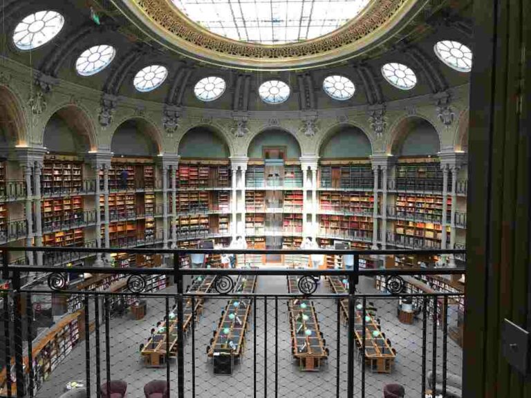 la salle ovale de la BNF >> Gratuit
