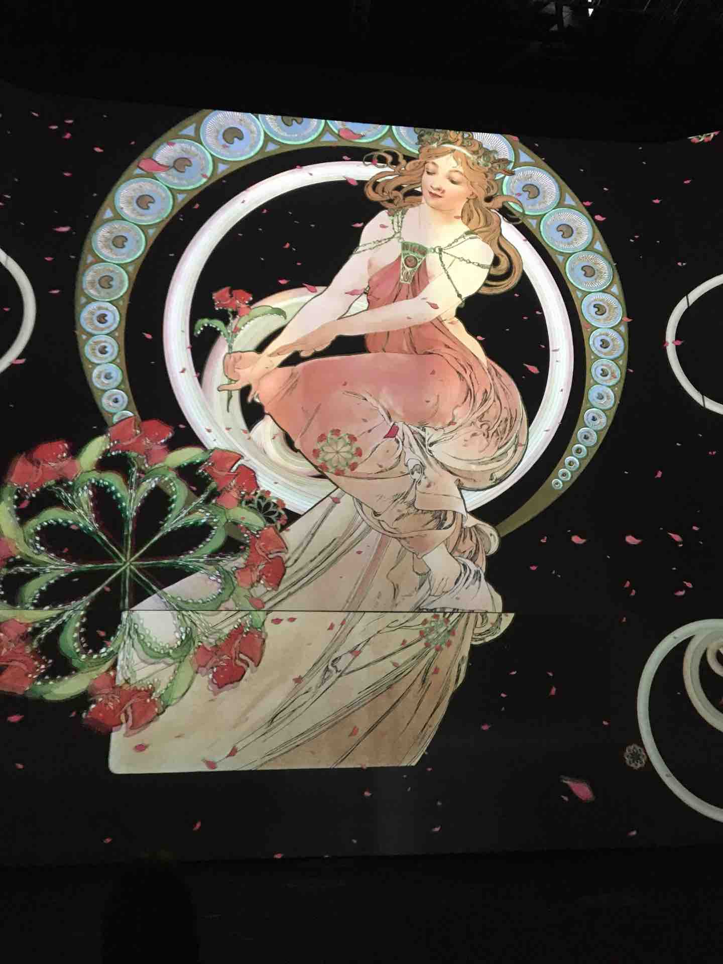 EXPO | "Eternel Mucha" au Grand Palais Immersif (Paris 12ème)