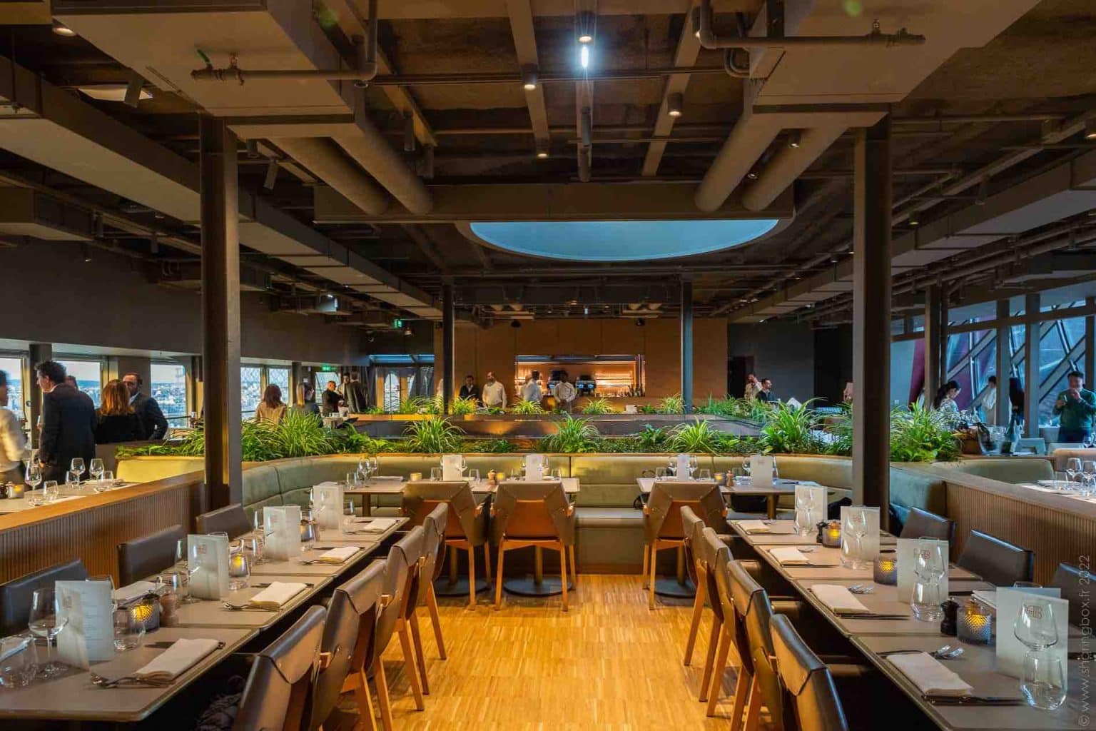 Madame Brasserie - Dinner at the Eiffel Tower > RESERVATION